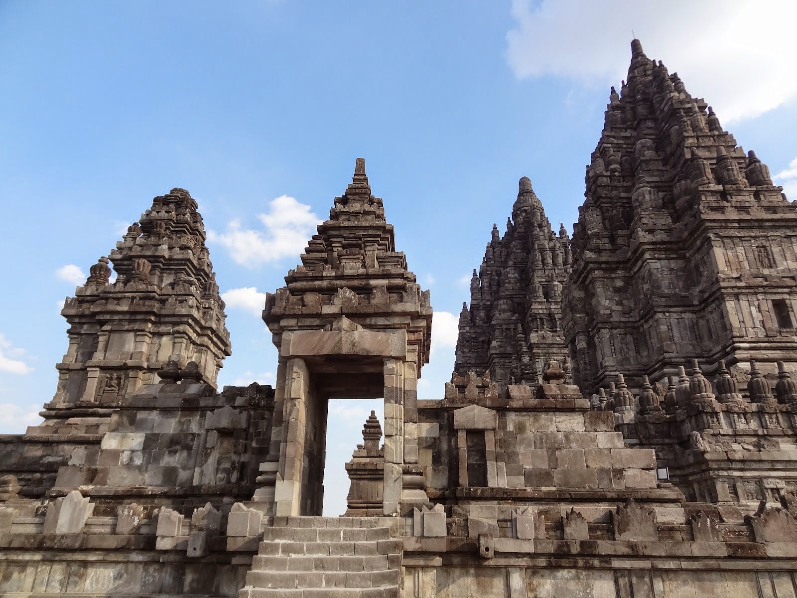 Prambanan temple photos and facts ~ travell and culture