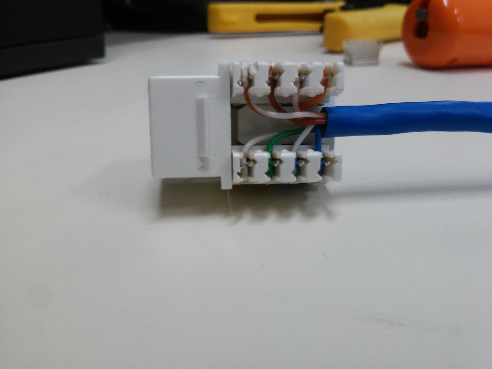 Informática M&M: Como fazer um cabo de rede com o conector Fêmea