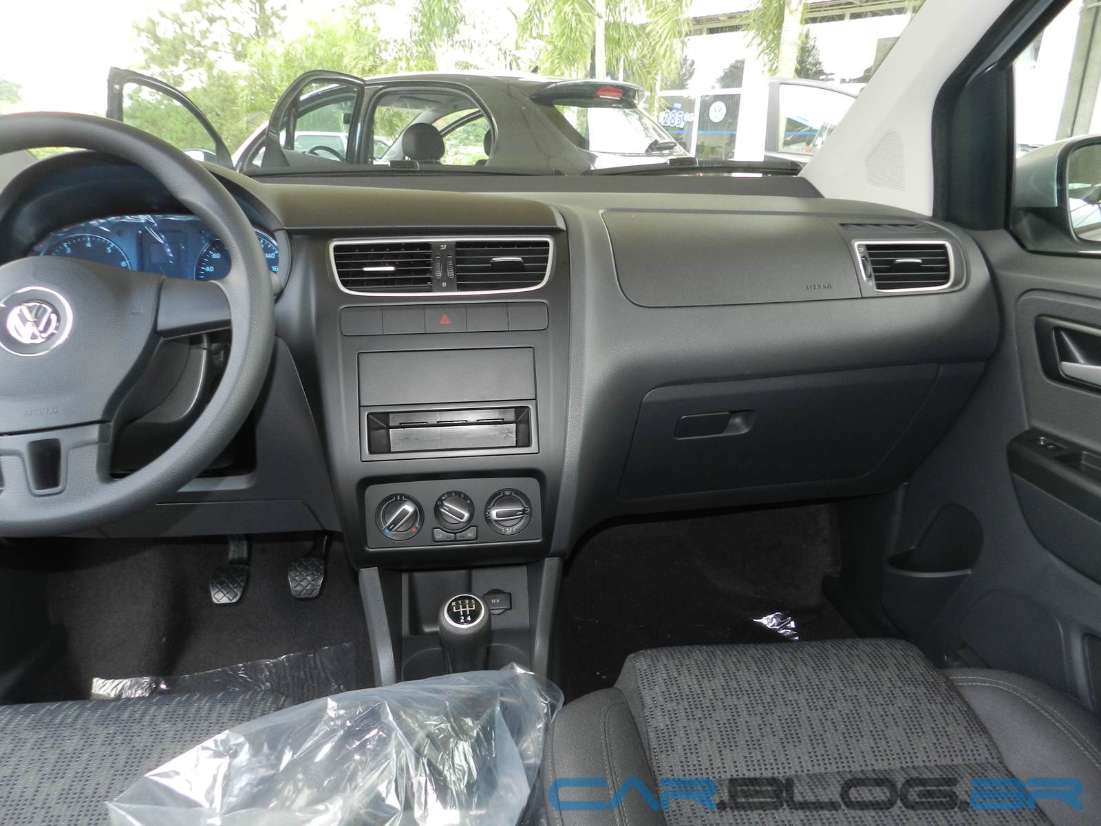 VW Fox 2013, com preço a partir de R$ 30.840, já vem com ABS e AirBag