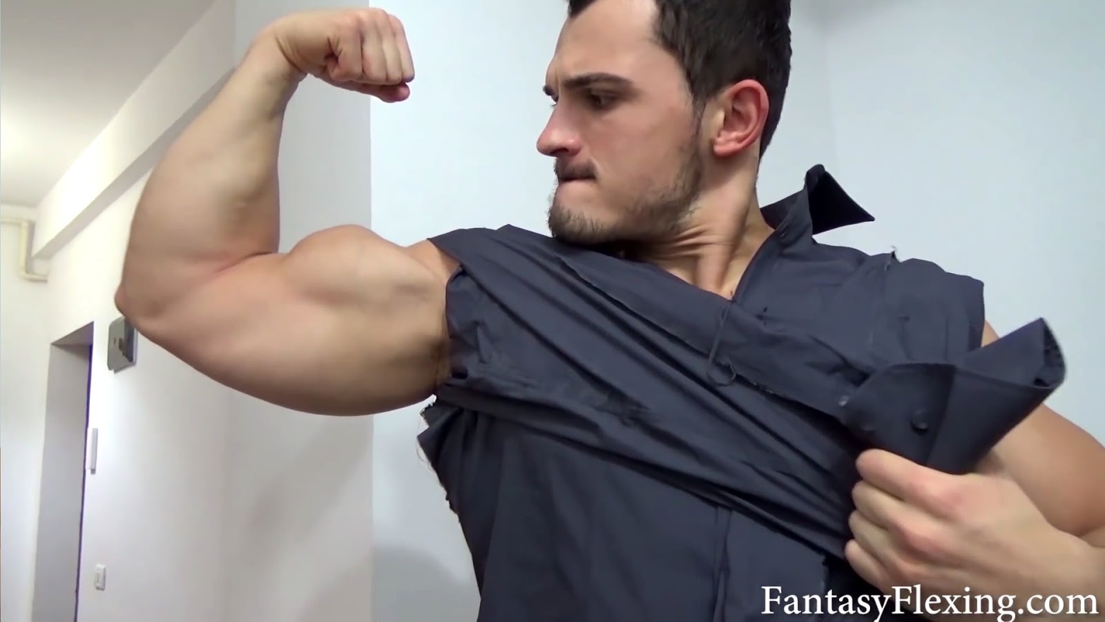 FlexingLads: HUGE biceps shred his shirt! ~ Magic Stripp