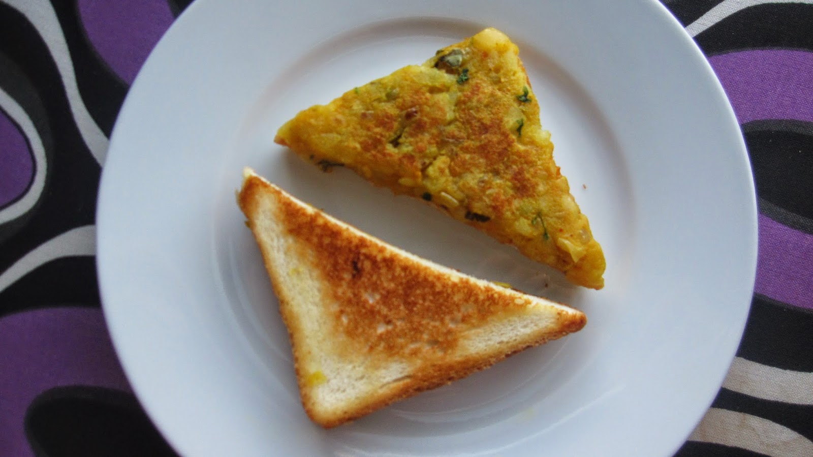 Mom's Goodies: Aloo Bread Toast
