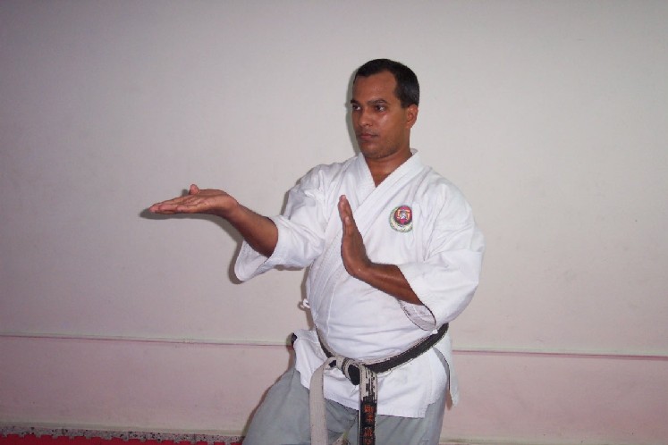 OKAMURA HOMBU DOJO: Técnicas de bloqueos (Uke waza) Goju Ryu.