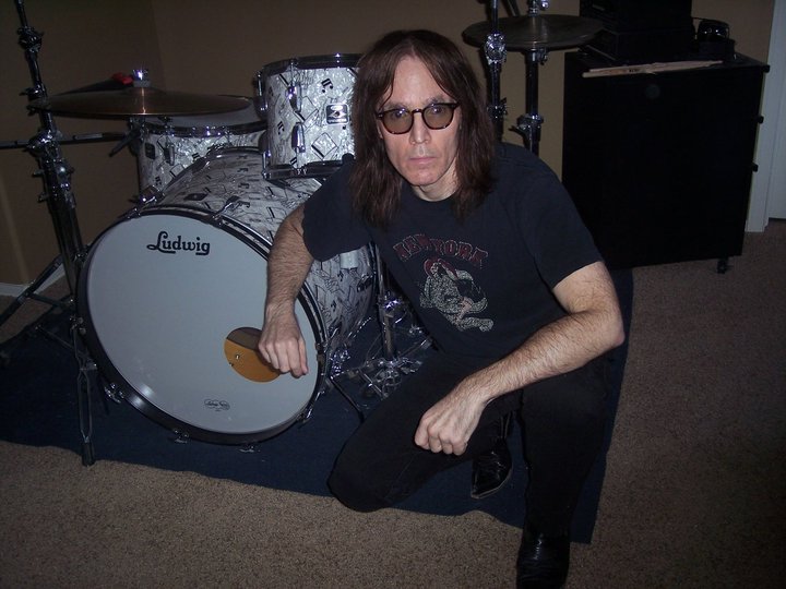 KISS LA BANDA MÀS CALIENTE DEL MUNDO: FELIZ CUMPLEAÑOS SANDY SLAVIN