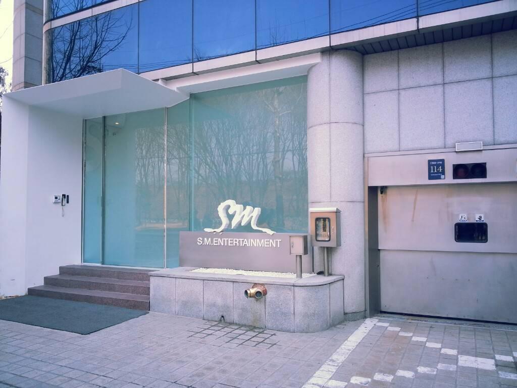 A Closer Look At SM Entertainment - ME IN SEOUL