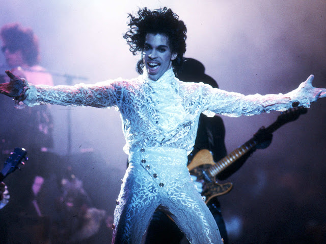 Remembering a Fashion Icon – A Look Back at 20 Prince's Best Fashion ...