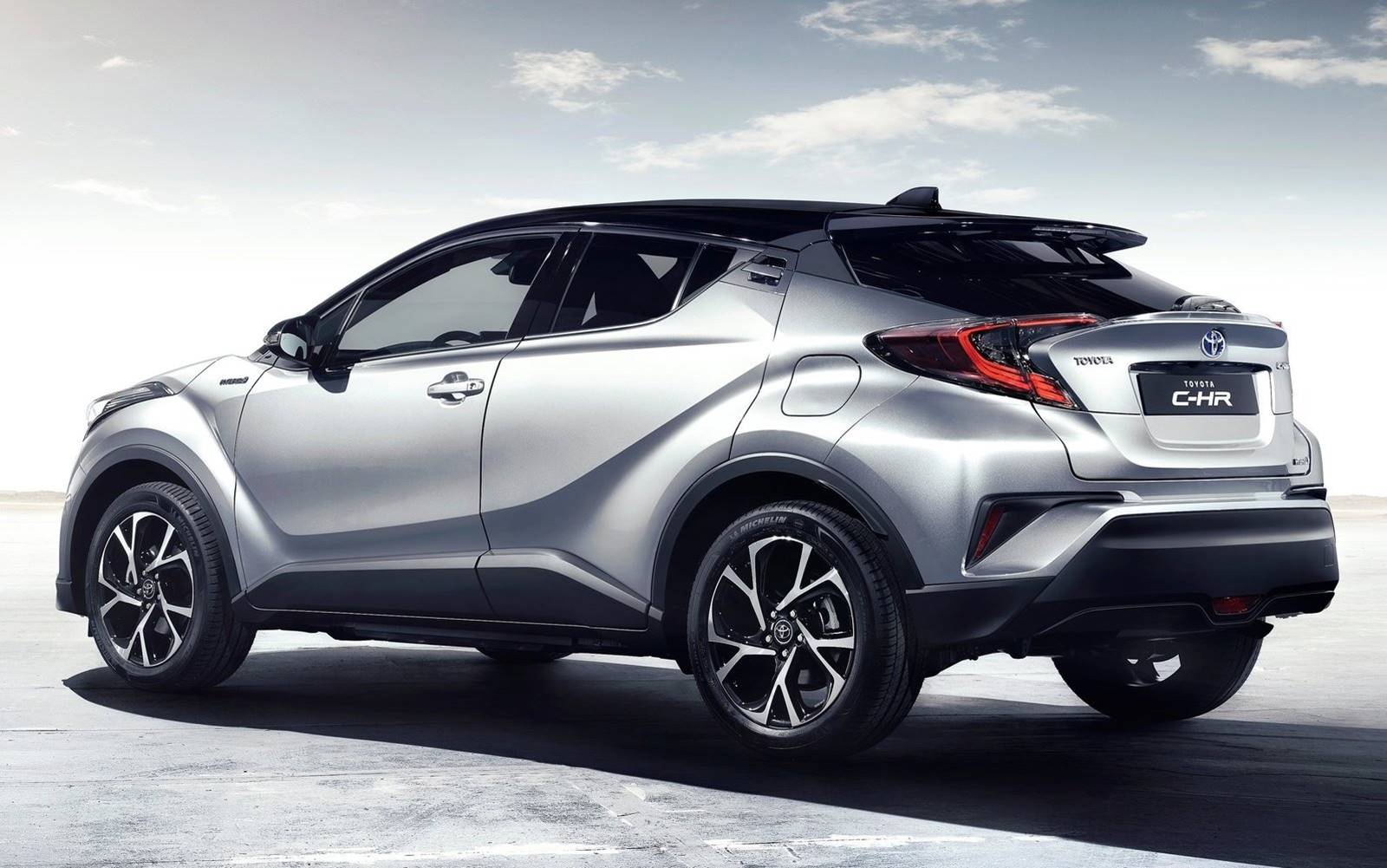 Toyota C-HR: fotos e detalhes do novo SUV compacto