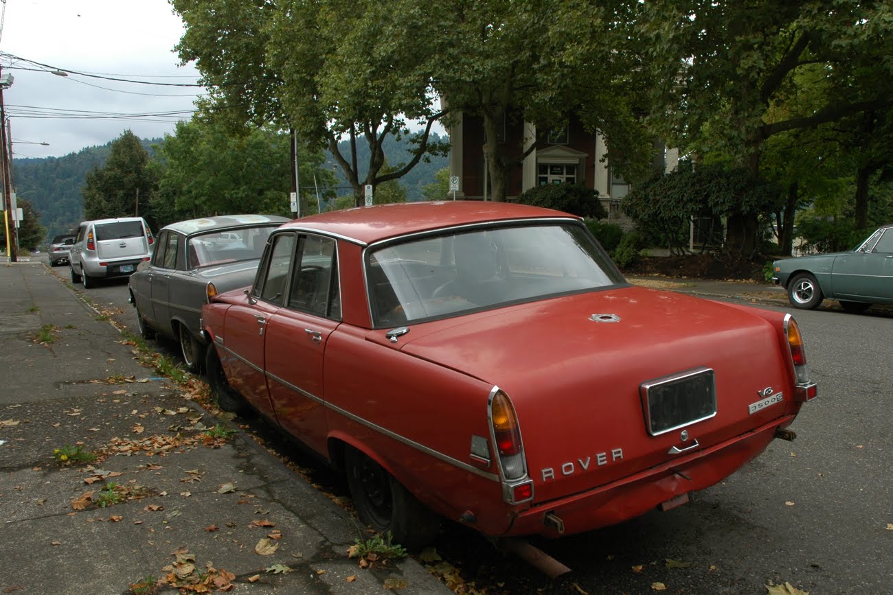 OLD PARKED CARS.: 1970 Rover 3500S, #2.