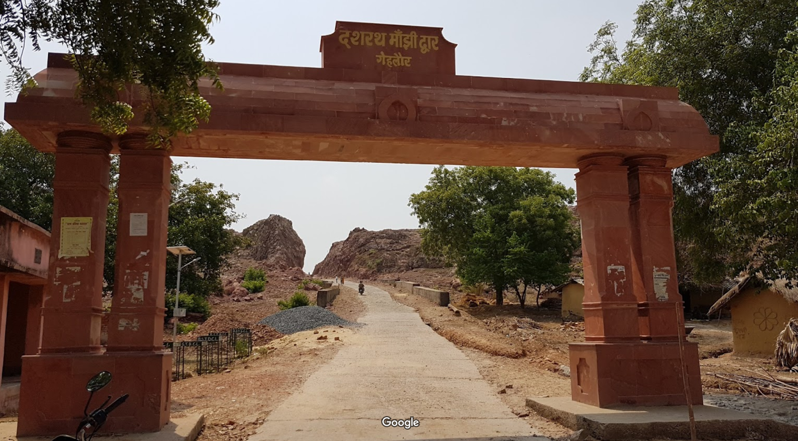 nharshakumar: Dashrath Manjhi breaks a mountain