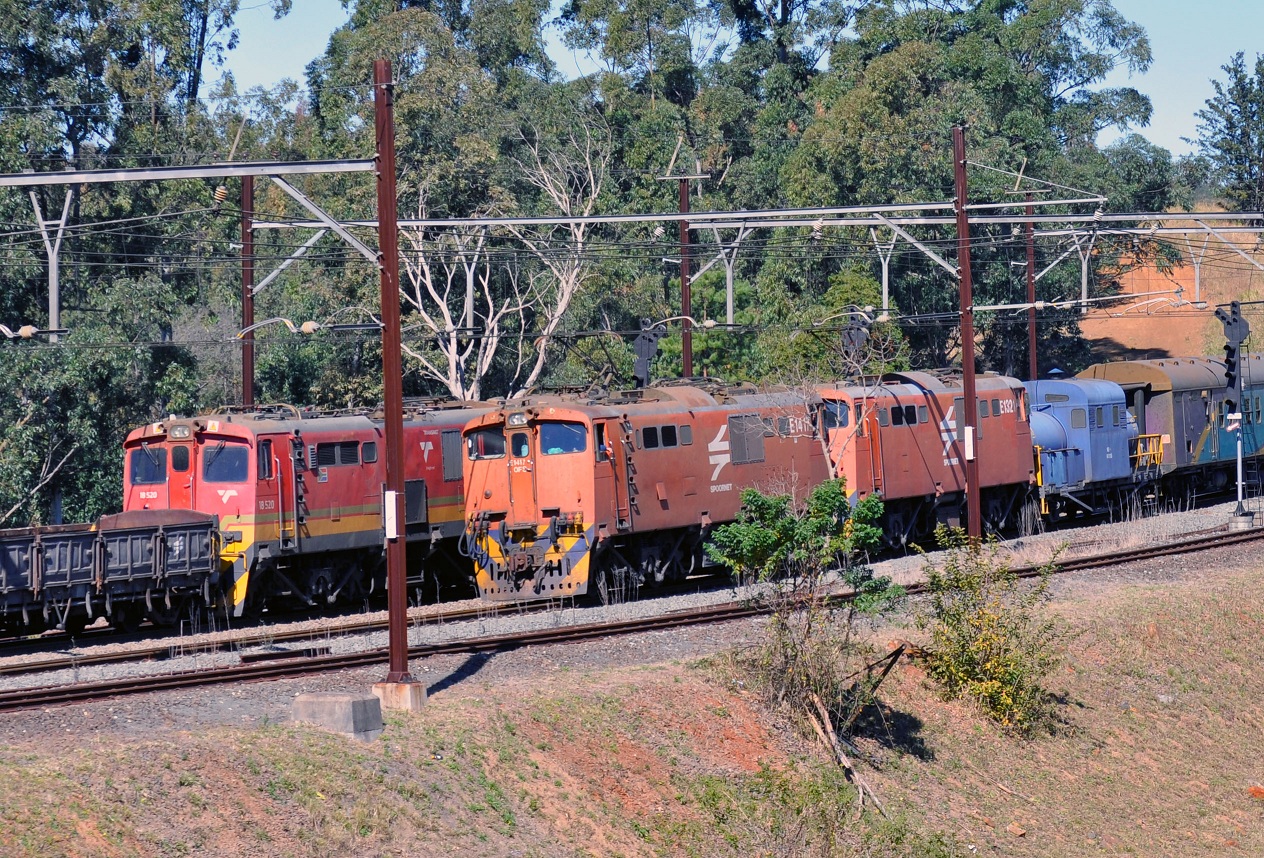 SAR CONNECTA: E1417 / E1321 & Shosholoza Meyl (Trans Natal) about to ...