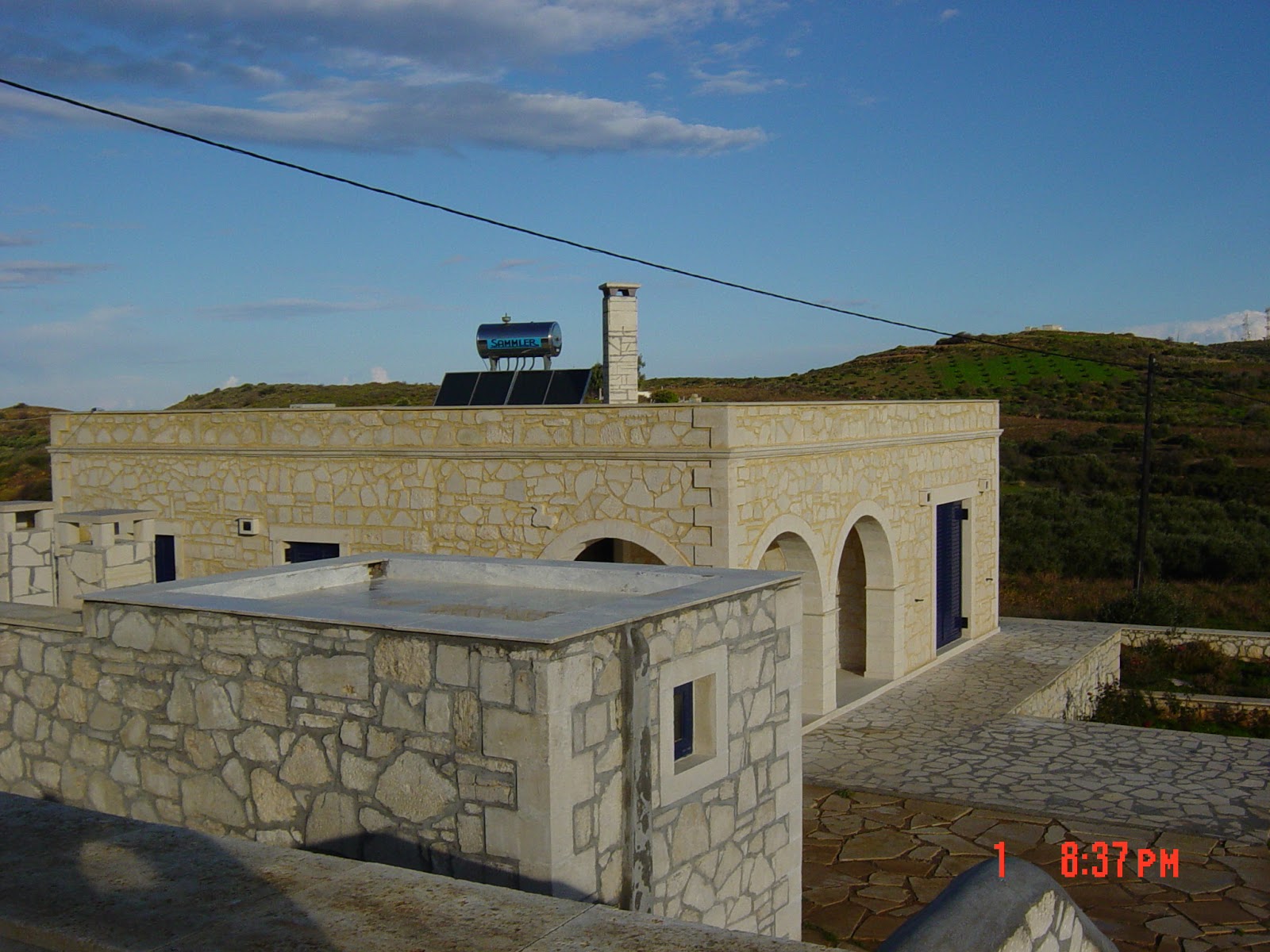 ΚΤΙΣΜA (ΕΛΛΗΝΙΚΑ): ΠΕΤΡΙΝΗ ΜΟΝΟΚΑΤΟΙΚΙΑ - ΧΑΜΕΖΙ ΣΗΤΕΙΑΣ