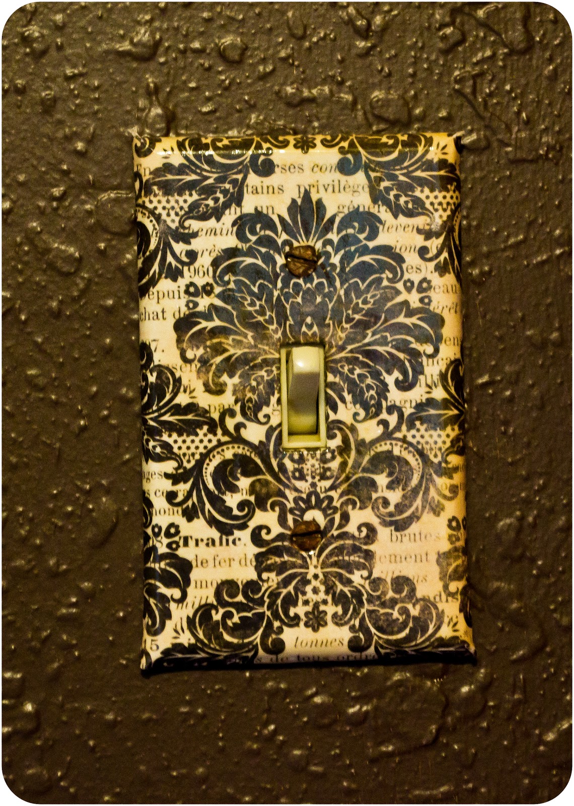 The Ninja Herself: DIY Tutorial: Covered Outlet/Light Switch Faceplate