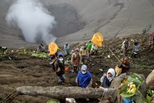 Upacara Kasada Adat Tengger Bromo