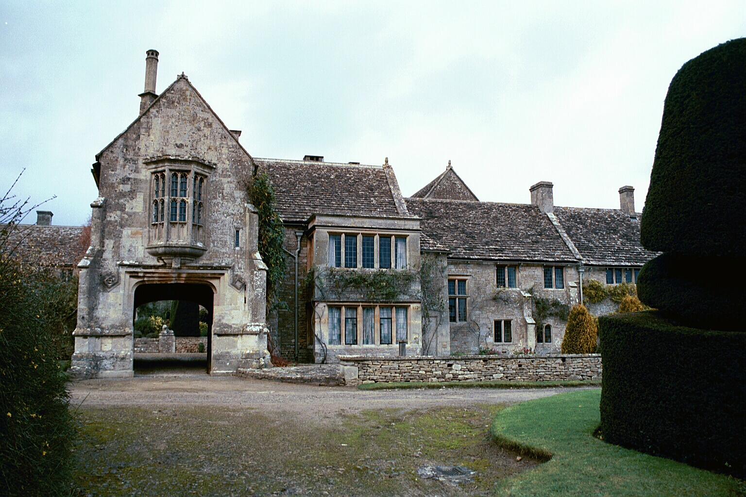 Rolly Dolly•*´¨`*•: The Country House Revealed