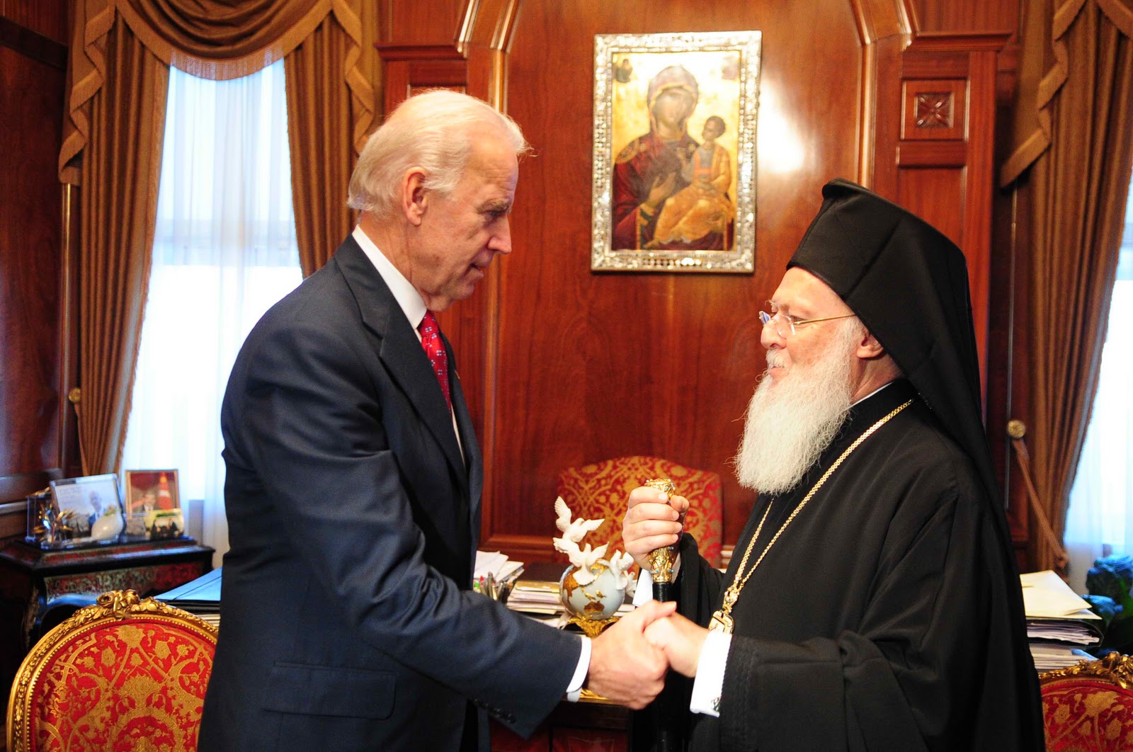 ΦΩΣ ΦΑΝΑΡΙΟΥ: Ο ΑΝΤΙΠΡΟΕΔΡΟΣ ΤΩΝ Η.Π.Α. ΤΖΟ ΜΠΑΙΝΤΕΝ ΣΤΟ ΦΑΝΑΡΙ