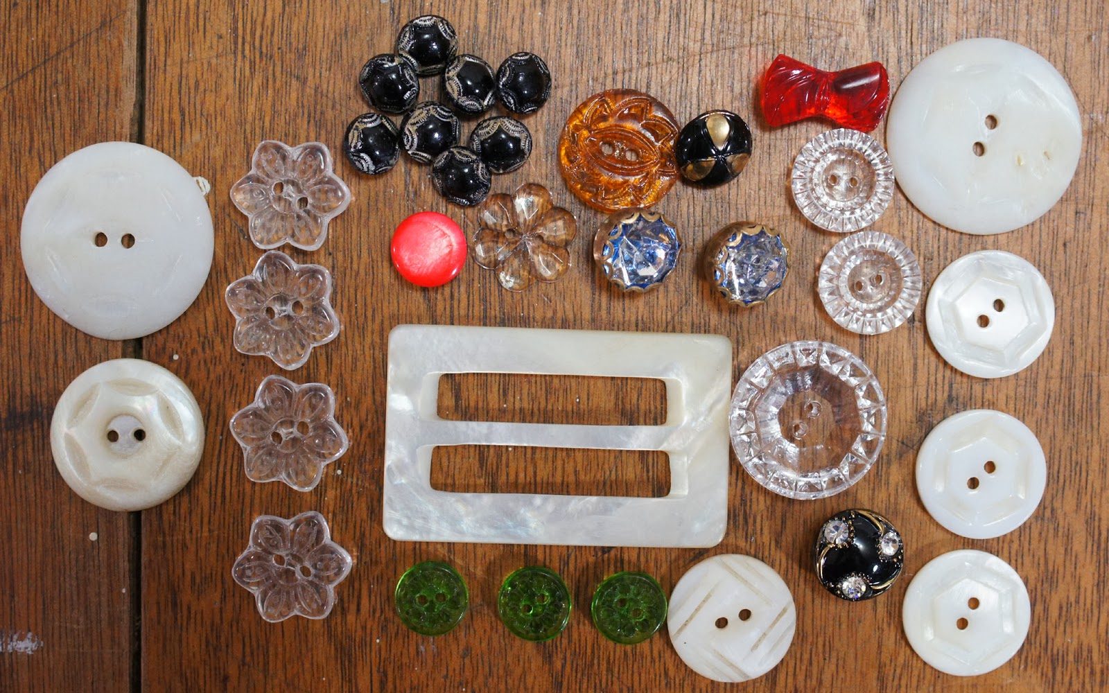 kluless: A Few Pretty Buttons