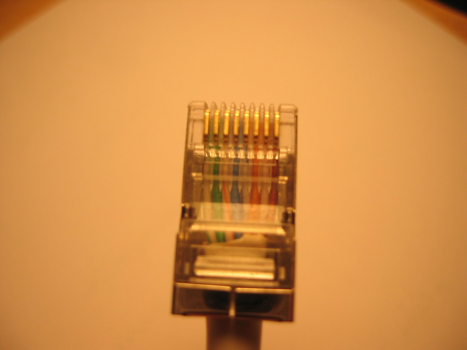 Como introducir un cable UTP a un conector RJ-45