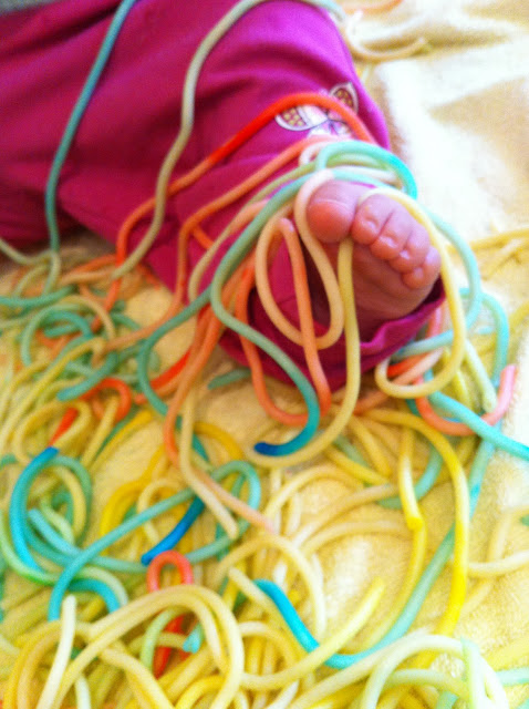 Spaghetti Play - Laughing Kids Learn