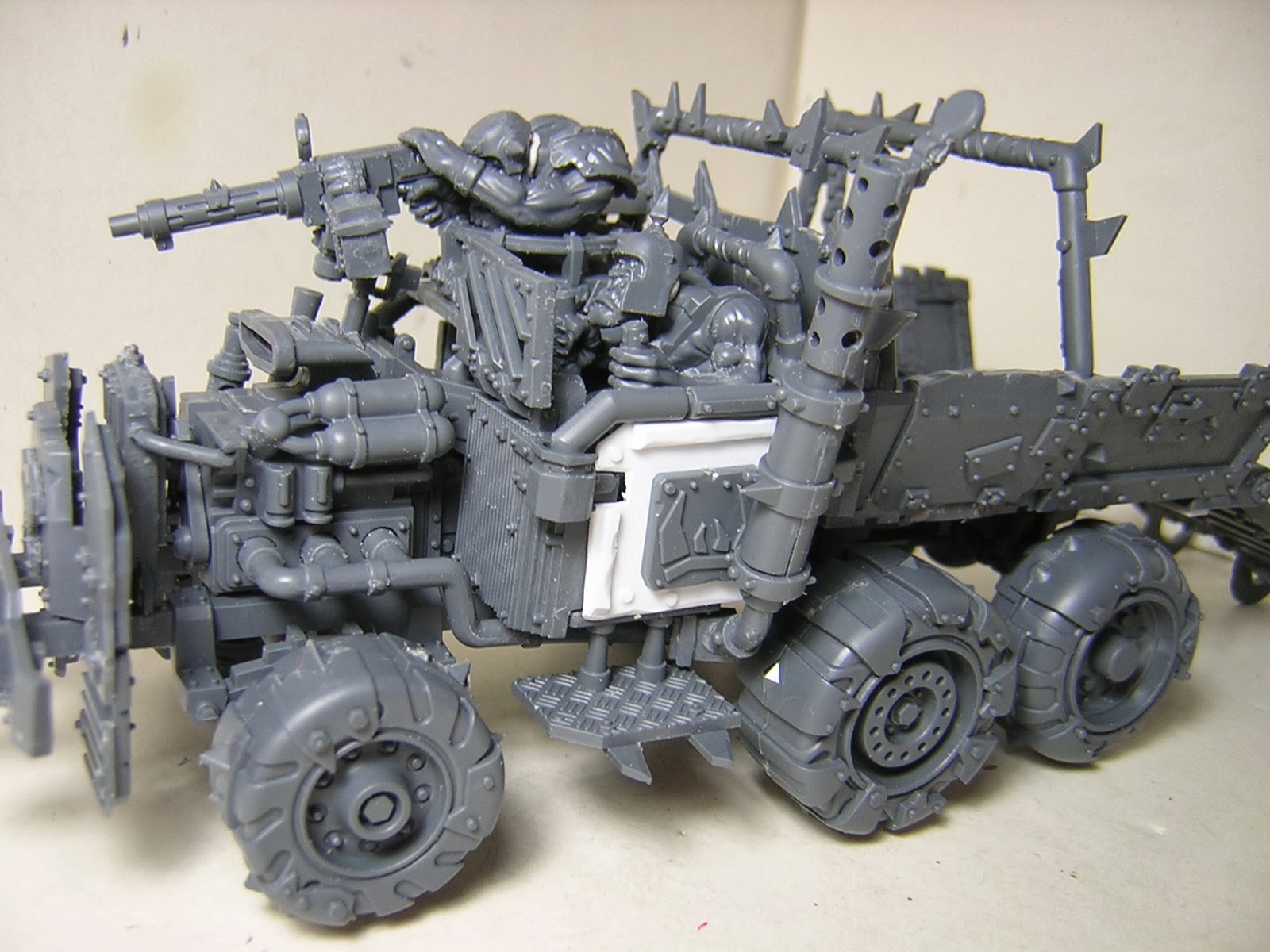 Warhammer 40k Orks (and more): First Ork Trukk build