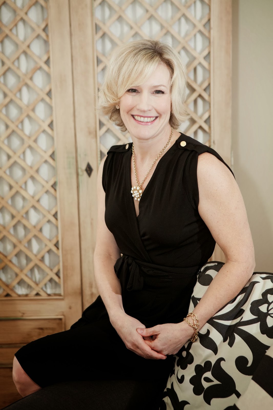 Jersey Girl Book Reviews: Tea And Primroses by Tess Thompson (Author ...