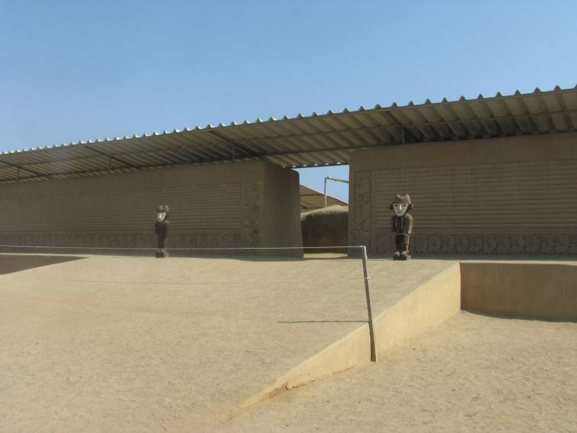 OLHANDO DA JANELA DO TREM: CHAN CHAN / PERU