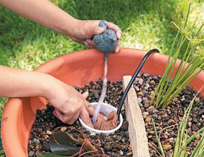 DIY : un bassin avec une fontaine en version mini! - Initiales GG ...