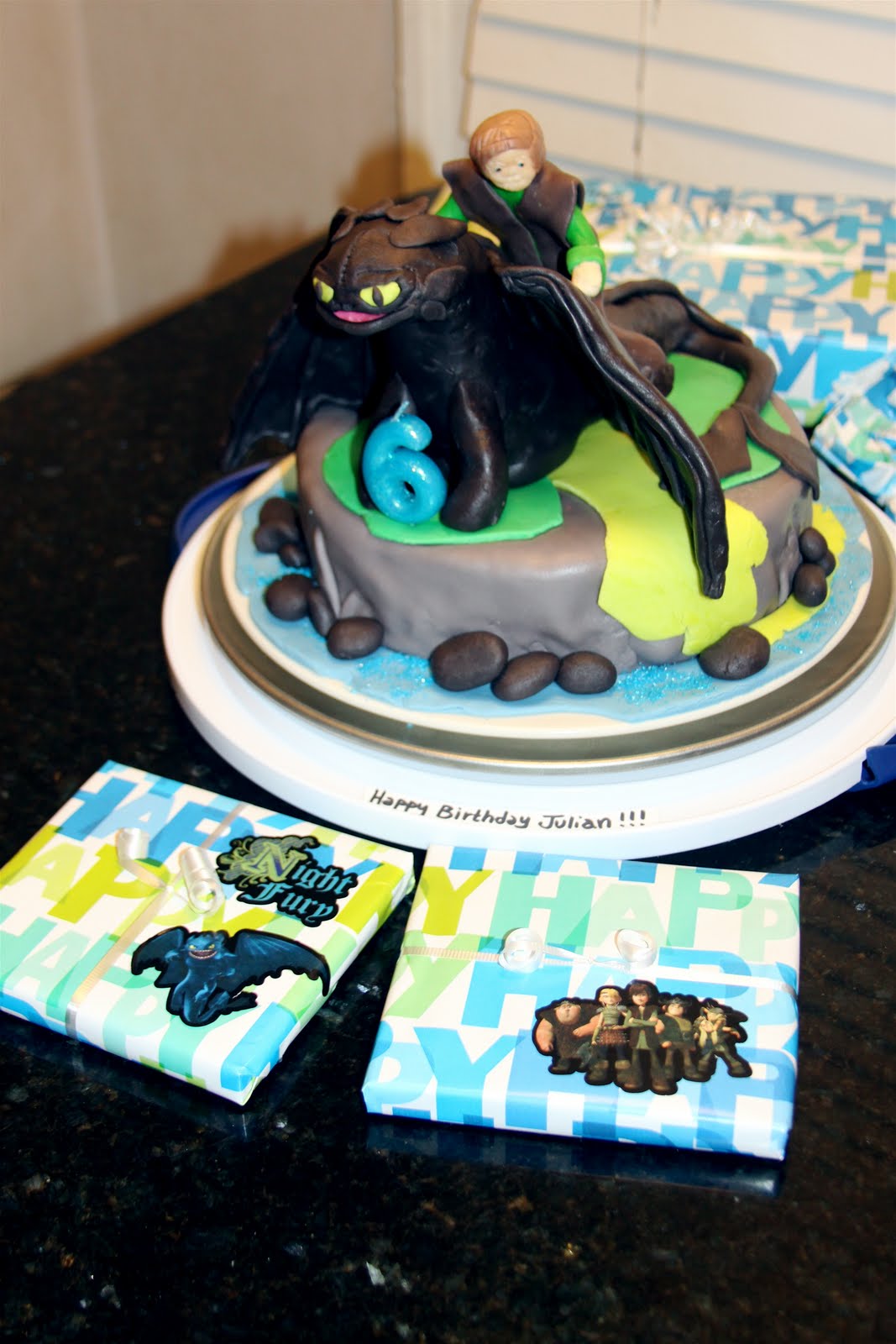 Katie's Cakes & Cupcakes: Julian's Night Fury Cake