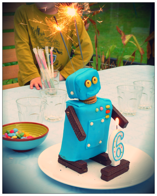 Sophie {L}: Gateau robot!
