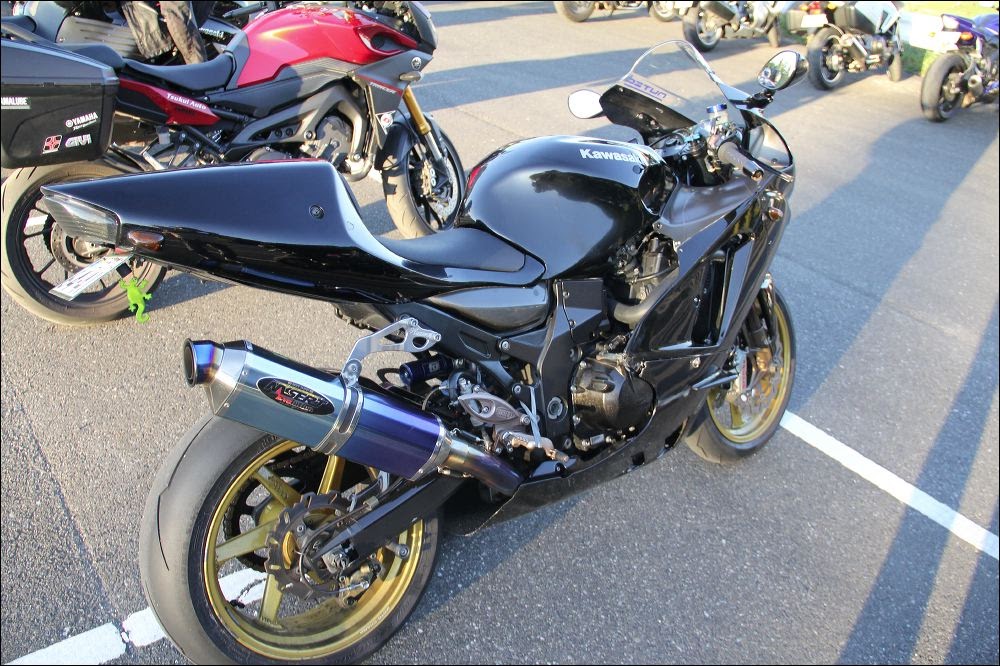 ROAD RIDER: Kawasaki ZX-12R Custom Bike Bkack