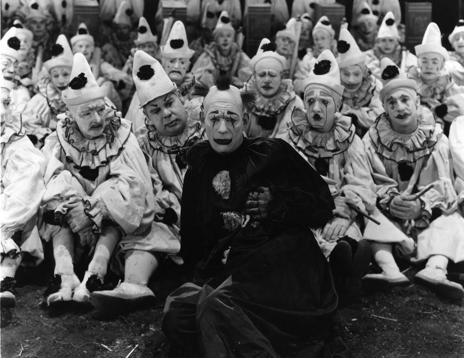 A Sesión continua: EL QUE RECIBE EL BOFETÓN