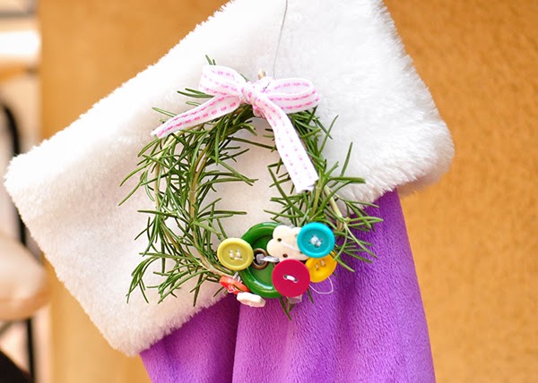 The Cheese Thief: How to Make a Mini Rosemary Wreath
