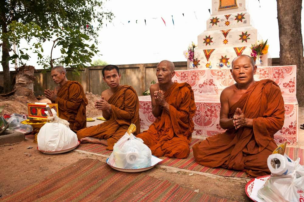 Allen's World: Theravada Buddhist Bone Washing Ritual