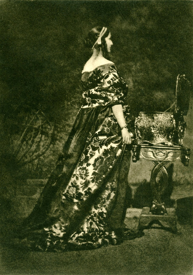 Victorian Elite Fashion: Charming Vintage Photos Show Rich Girls in the ...