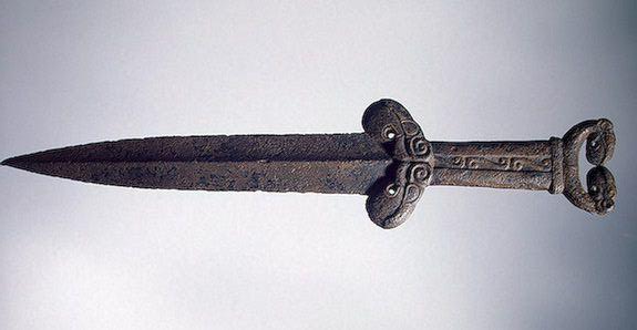 TARİH VE ARKEOLOJİ: Akinak - Alp