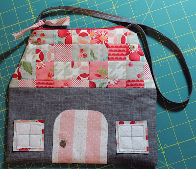 A Quilter's Table: Zakka Along Week 2 :: The House Pouch