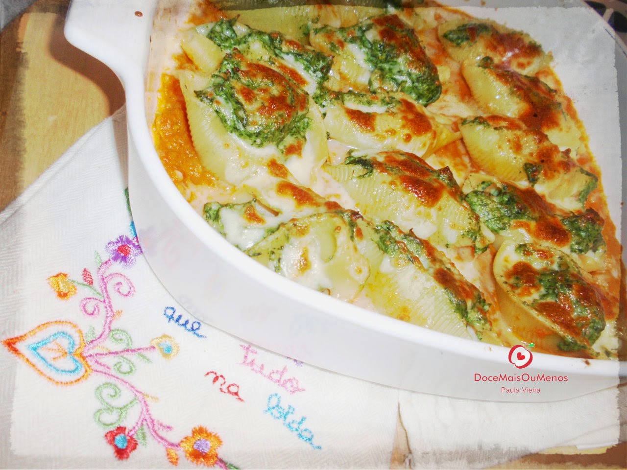 DoceMaisouMenos: CONCHAS DE MASSA COM ESPINAFRES E REQUEIJÃO