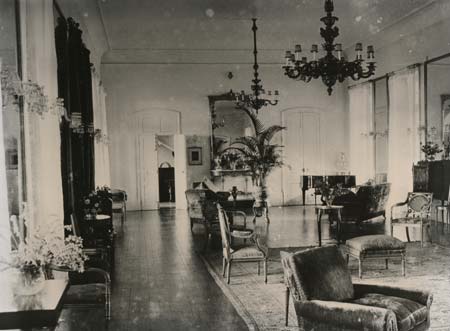 Maurice, derrière la carte postale: Le château du Réduit, un cher massacre.