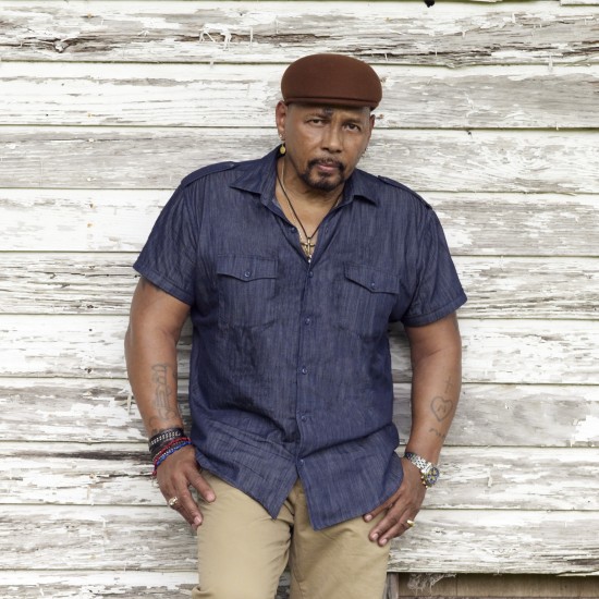 JAZZ CHILL : AARON NEVILLE ANNOUNCES A CHRISTMAS CELEBRATION TOUR