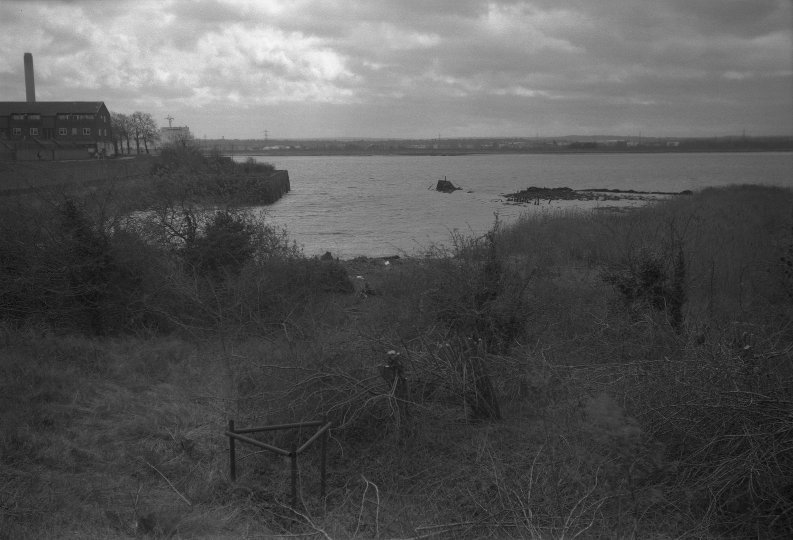 The Thames between Rainham and Purfleet