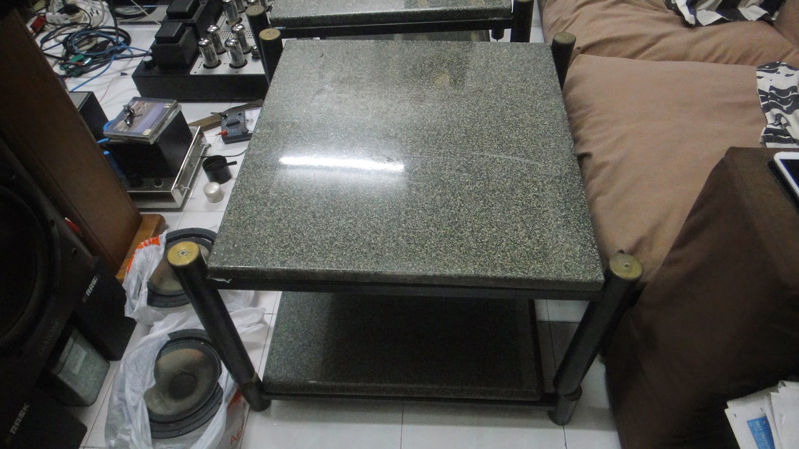 Solid and heavy rack for hifi/mono amplifier (Used)