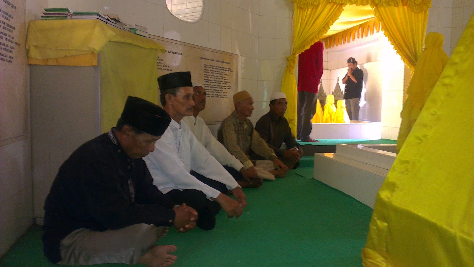 KELUARGA PAJAR, PARIMBUNIS: ZIARAH MAKAM DAENG CHELAK / DAENG MEREWAH ...