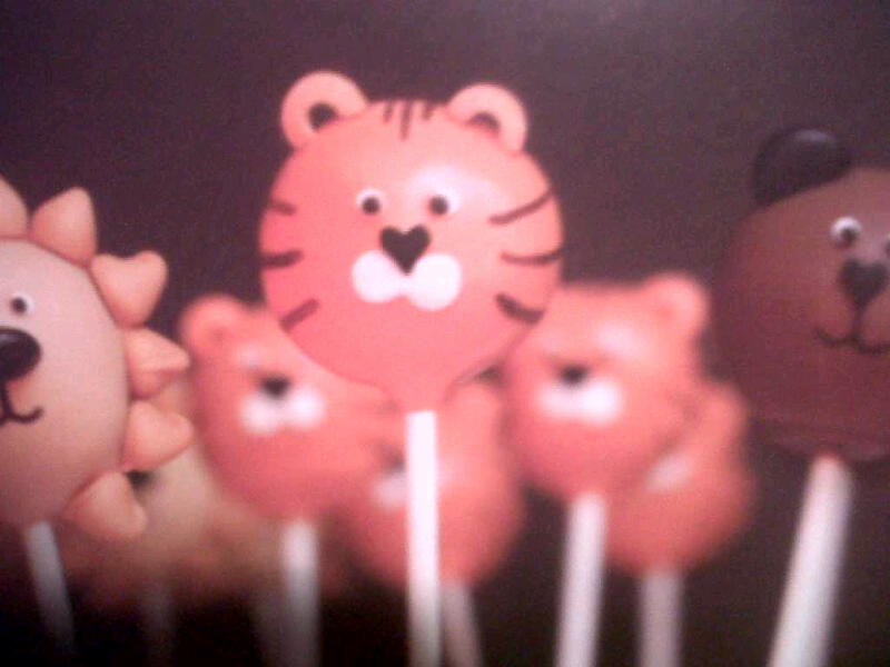 letscupcakesf: Cake Pops Galore