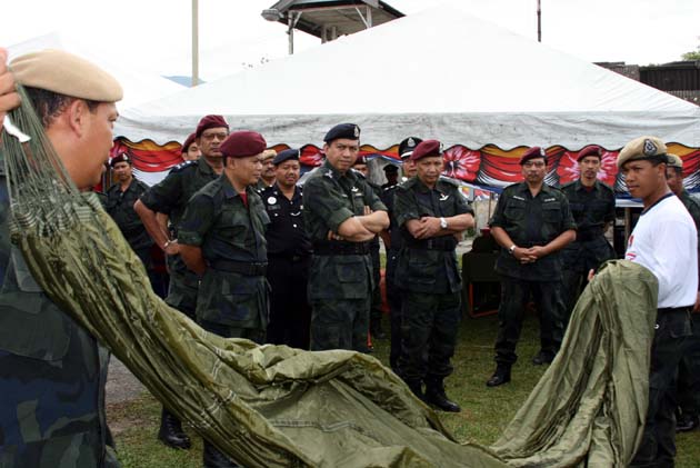 UTK (Red Beret) & VAT-69 (Sand Beret) | Sejarah ILMU DAN PENGETAHUAN