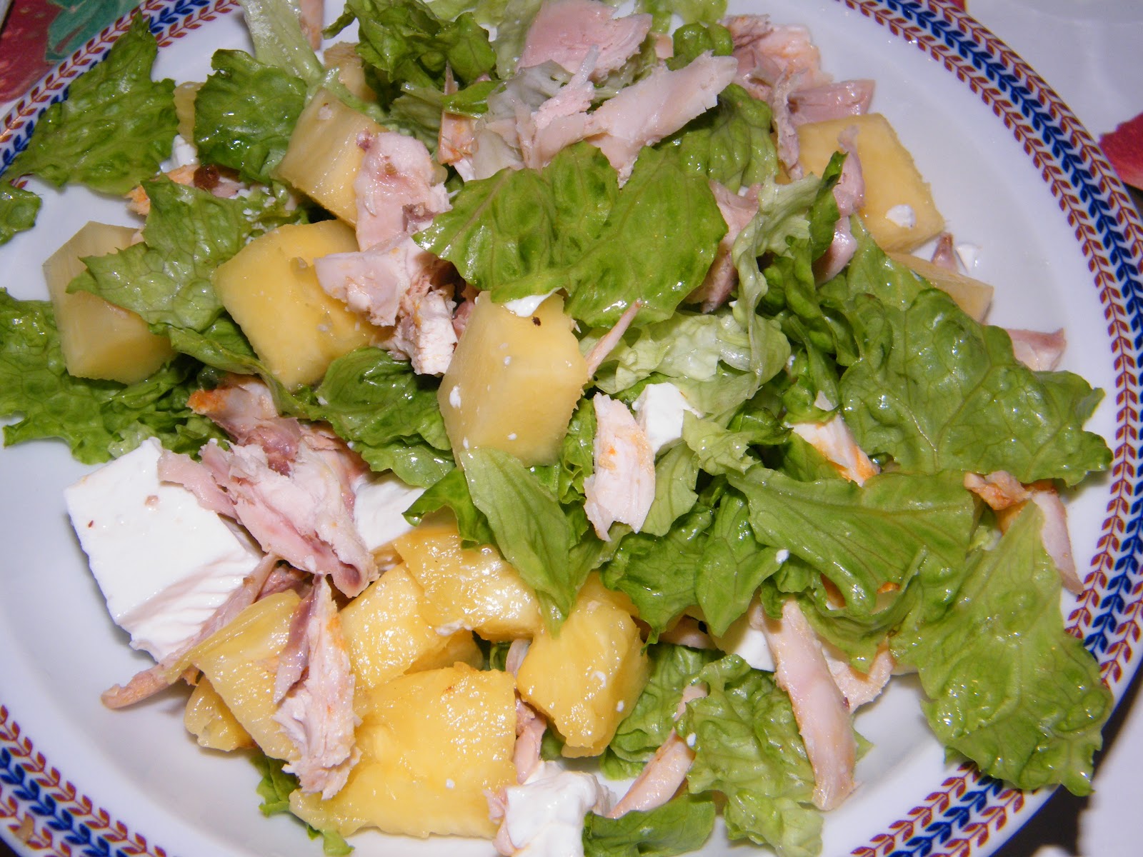 Pão Saloio: Salada de frango com queijo fresco e abacaxi
