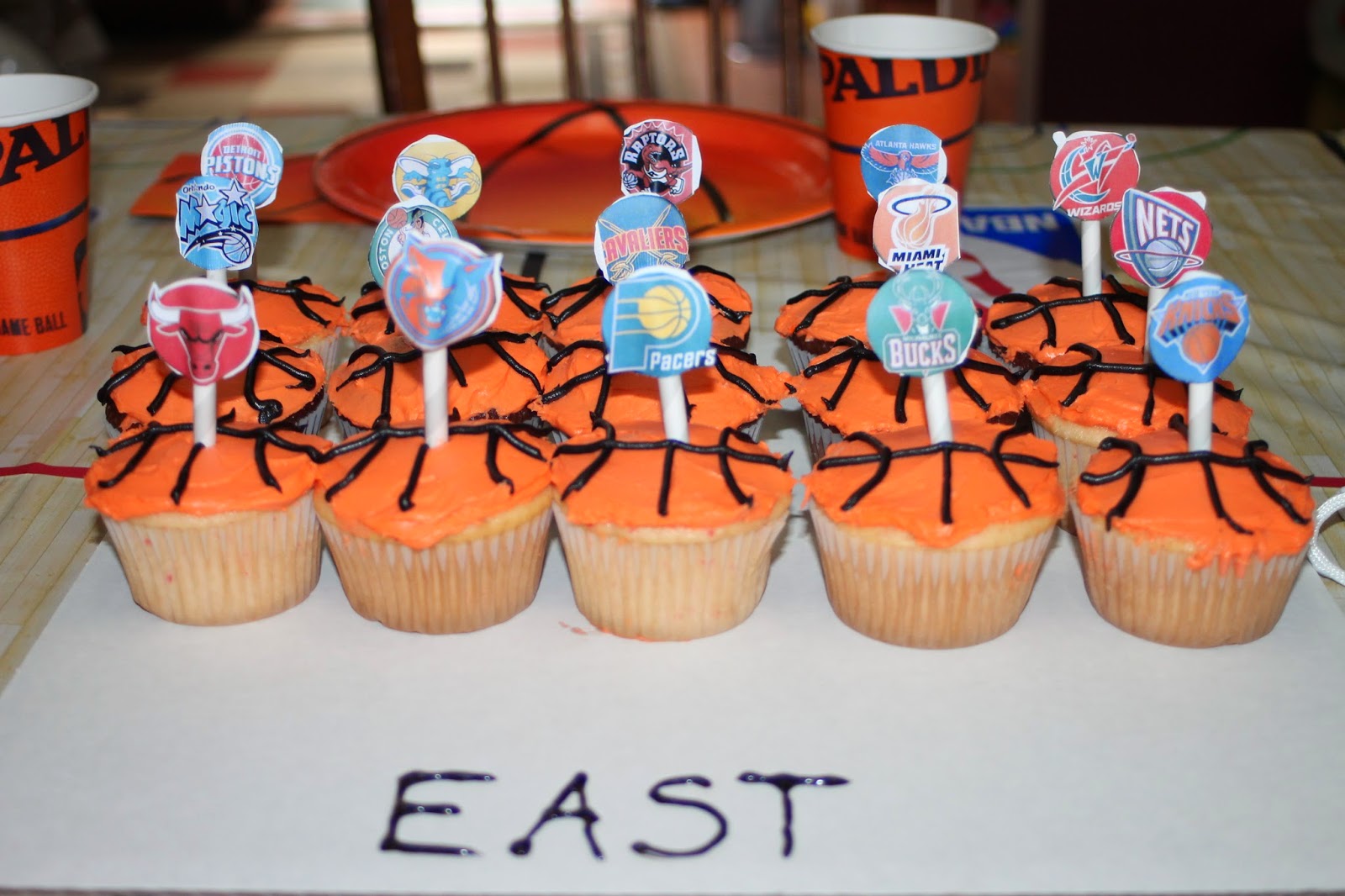 Working Mom Wonders: NBA Cupcakes