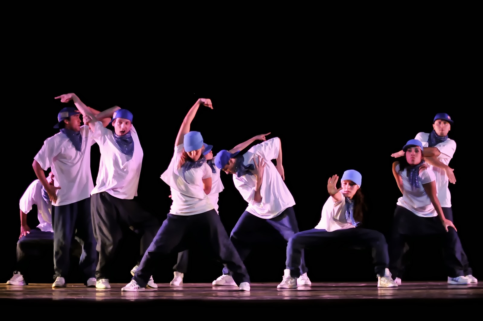 Morro da Coroa: AULAS GRATUITAS DE HIP-HOP E TEATRO NA TIJUCA