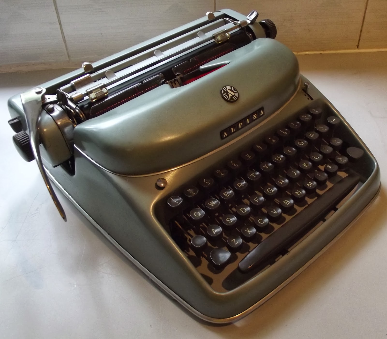 oz.Typewriter: Hospital Case: The Bloody Hunt for the Alpina Typewriter ...