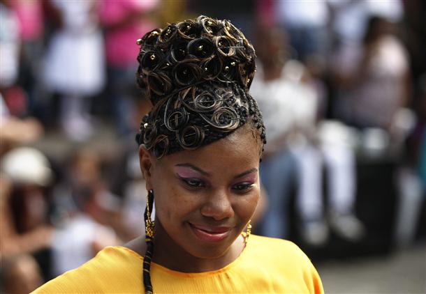 VIDEO: Colombian Hair Braiding: Messages Of Freedom In Hairstyles | Neo ...