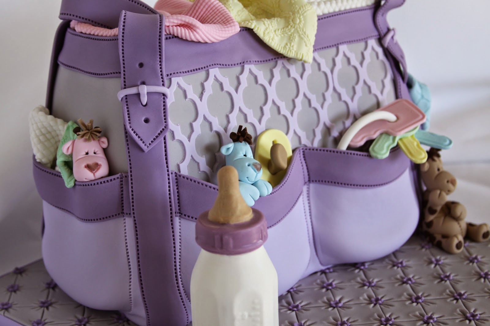 .: Diaper Bag Cake with Giraffes