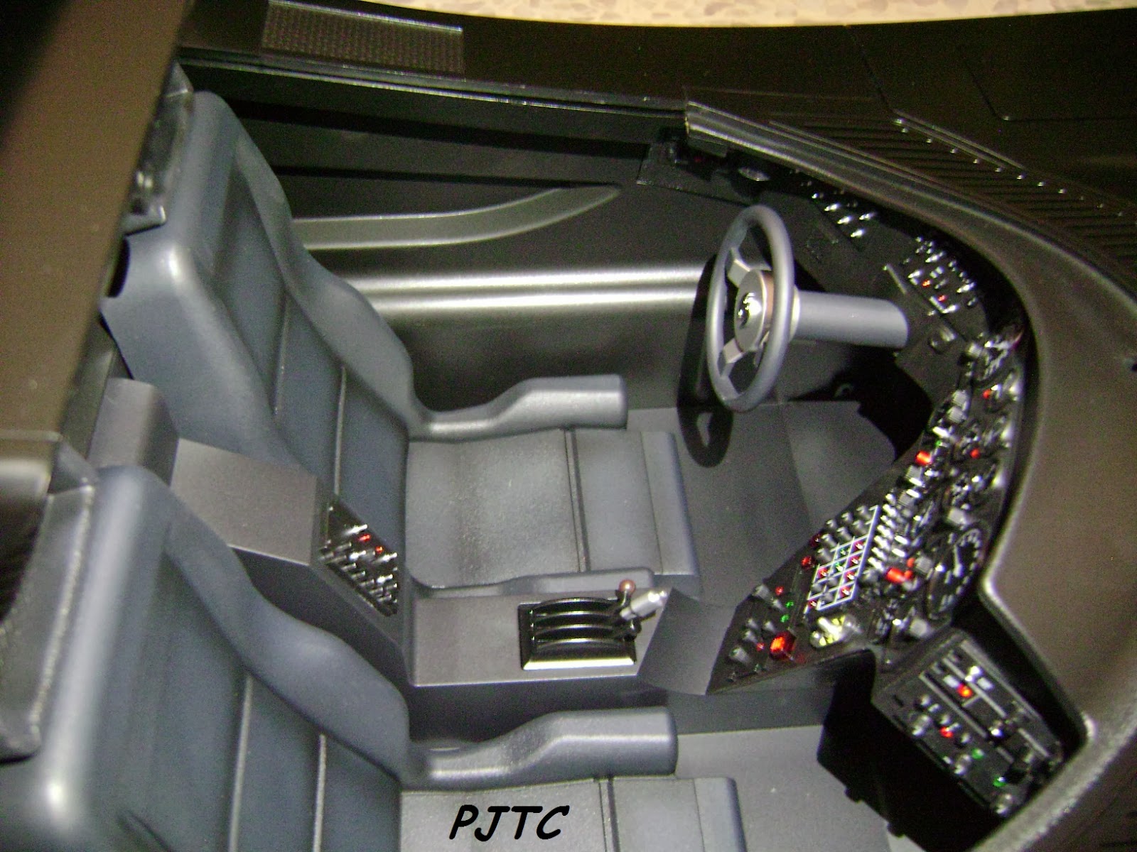 PJ Toy Car: Hot Toys 1:6 1989 Batmobile, MMS 170 Review