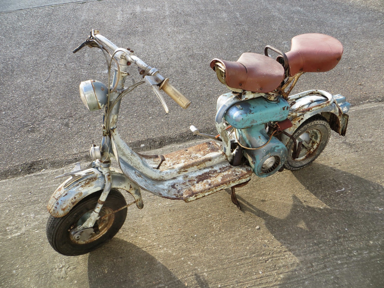 Motorcycle Restoration Projects UK: LAMBRETTA D 150 MODEL PROJECT TWIN SEAT